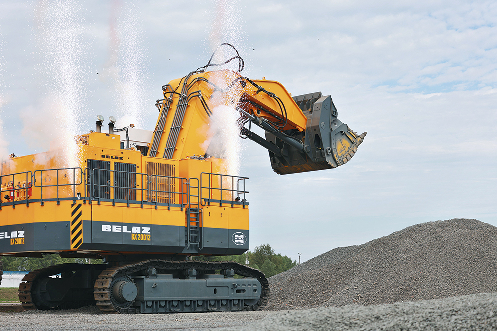 Экскаватор BELAZ БелАЗ BX20012: идеальная пара для 90- и 130-тонных ...